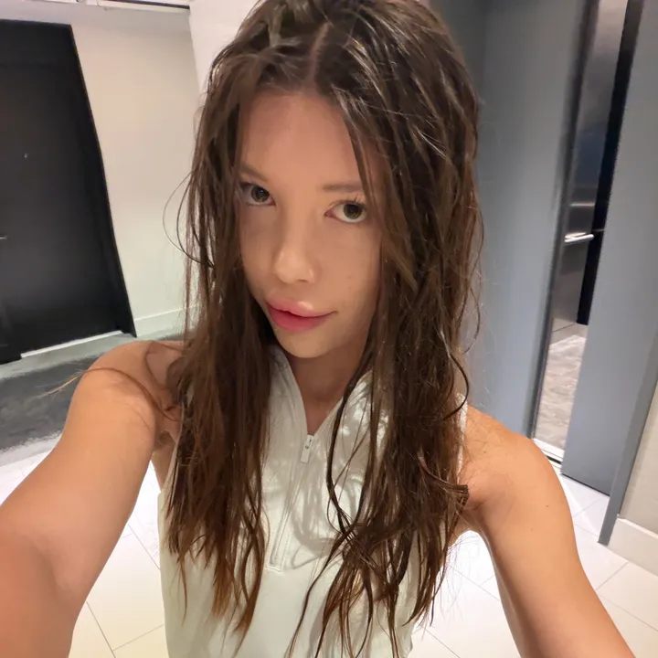 Evi 🌺 (@littlebirdevi) - Urlebird